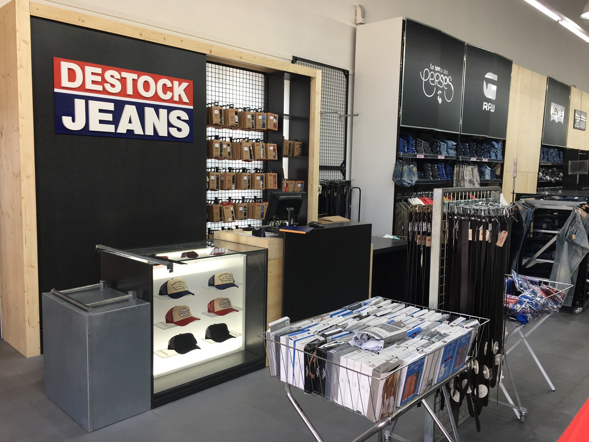 DESTOCK jeans | Studio concepts